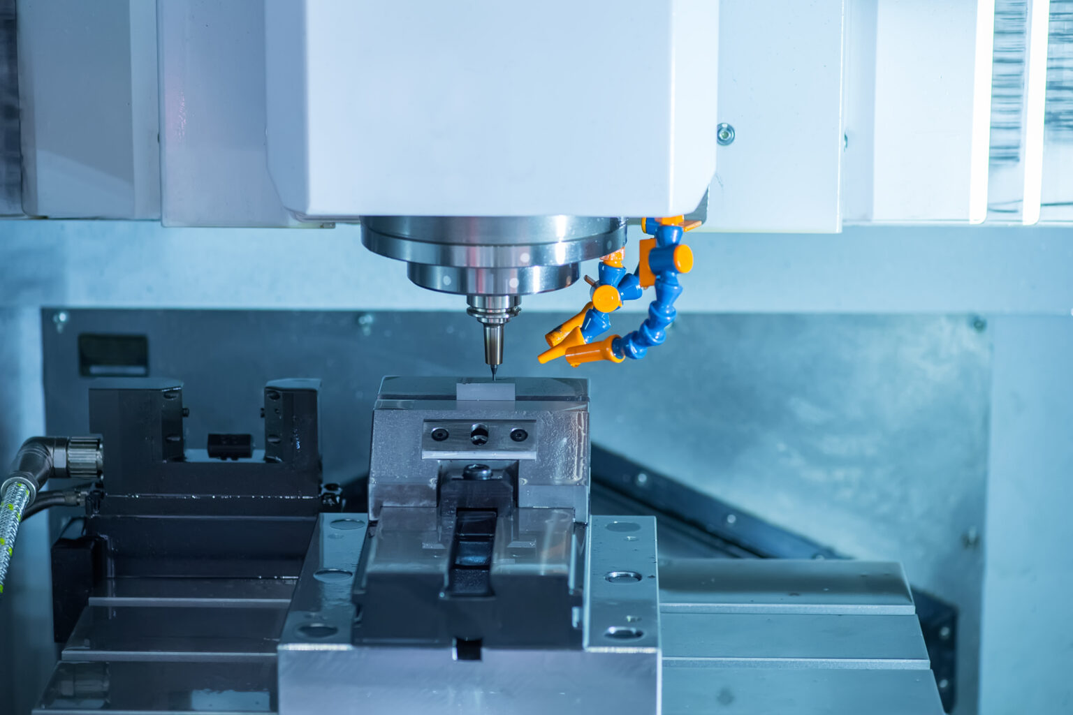 SCMとSNCMの違いとは？金属材料の性質を徹底解説 | 鉄×フライス加工製作所